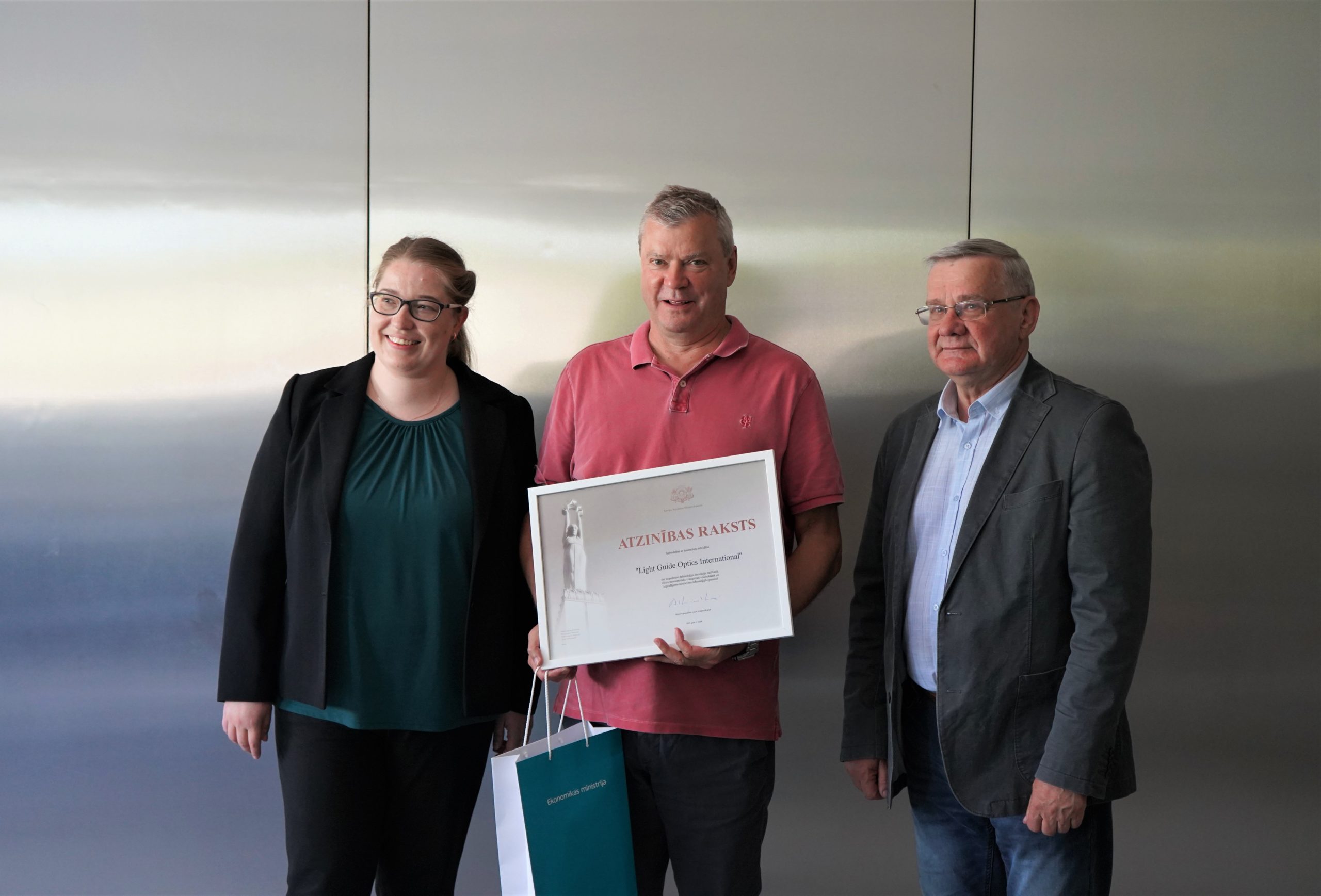 Latgales SEZ uzņēmums SIA “Light Guide Optics International” saņem ...